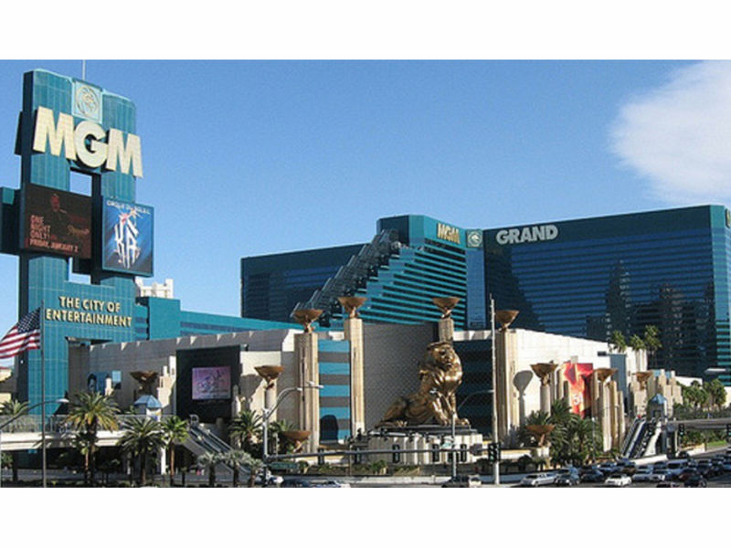 Stand-Up Comedians Brad Garrett, Rita Rudner To Perform At MGM National ...